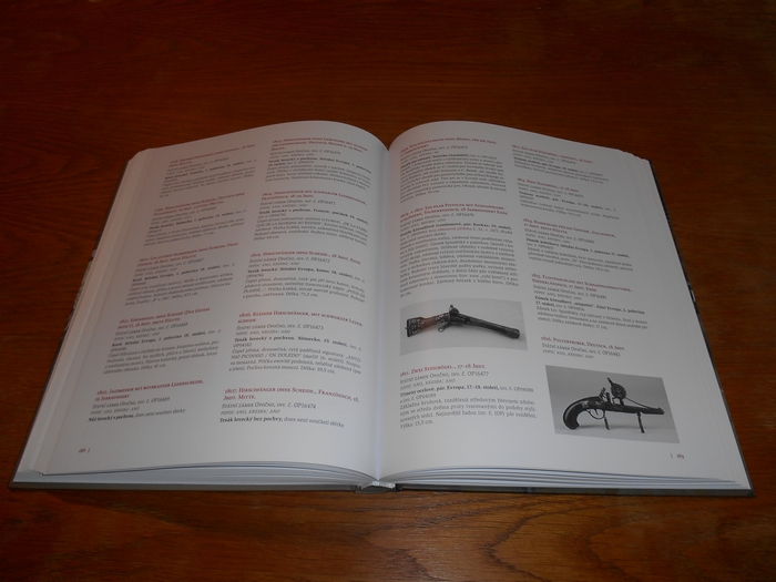 K dostání je nová kniha na téma opočenské zámecké zbrojnice